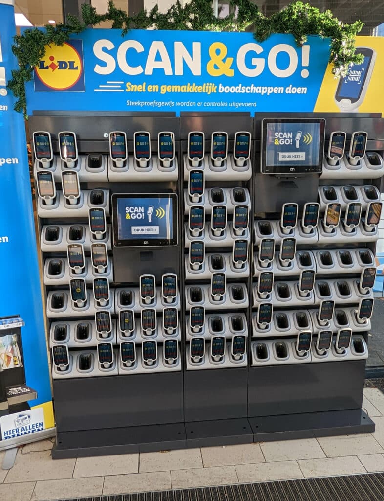 Encaissement : après le self-checkout, Lidl teste le self-scanning ...