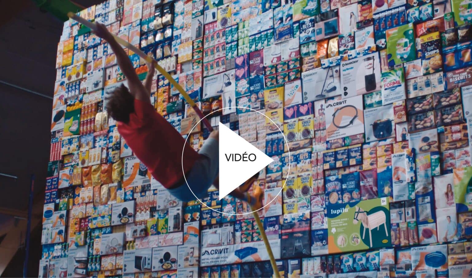 [ COMMUNICATION ] Lidl fait sauter "Mondo Duplantis" au-dessus d'un mur ...